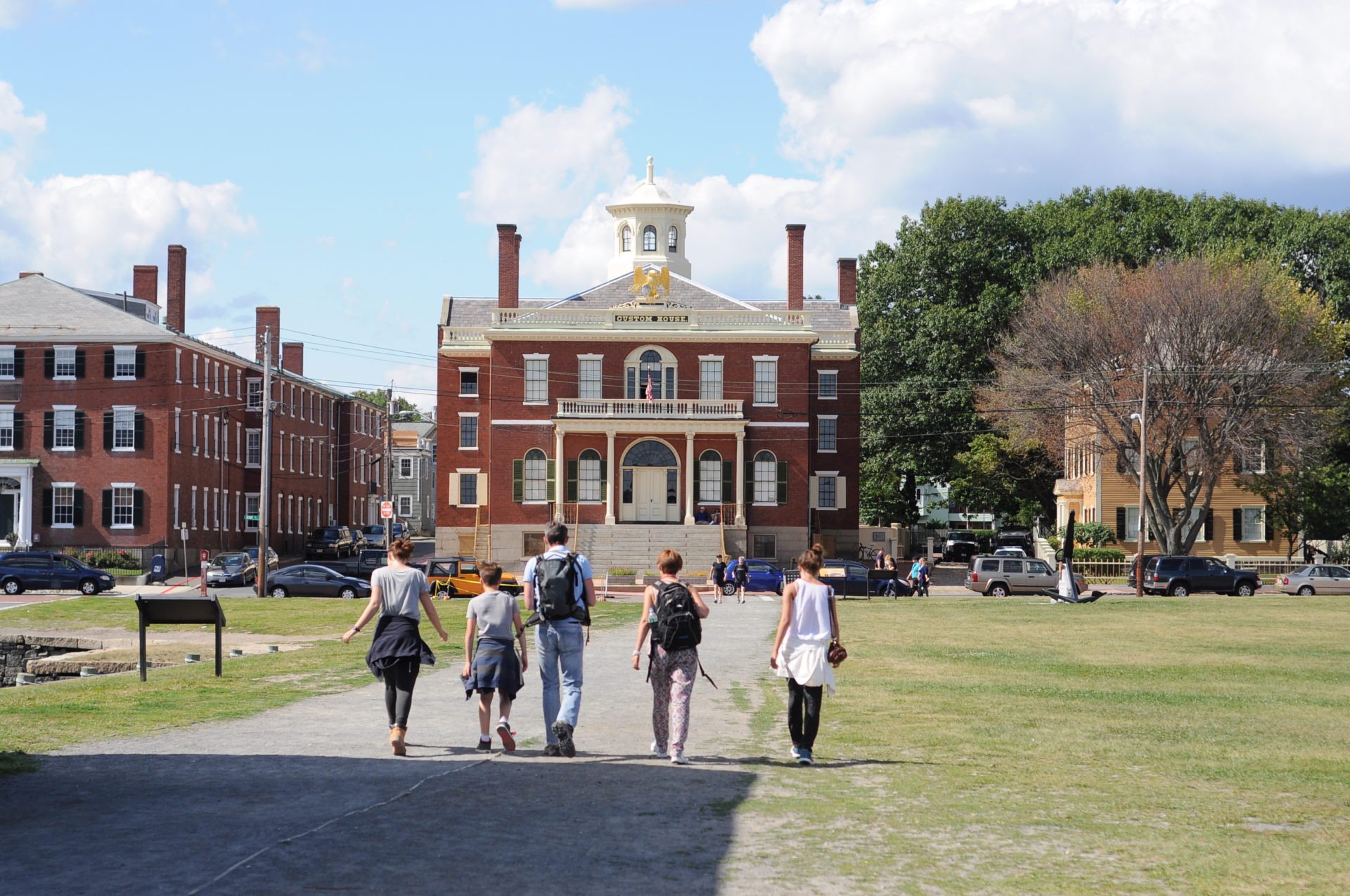 Wandering Around Salem - Florida Man on the Run